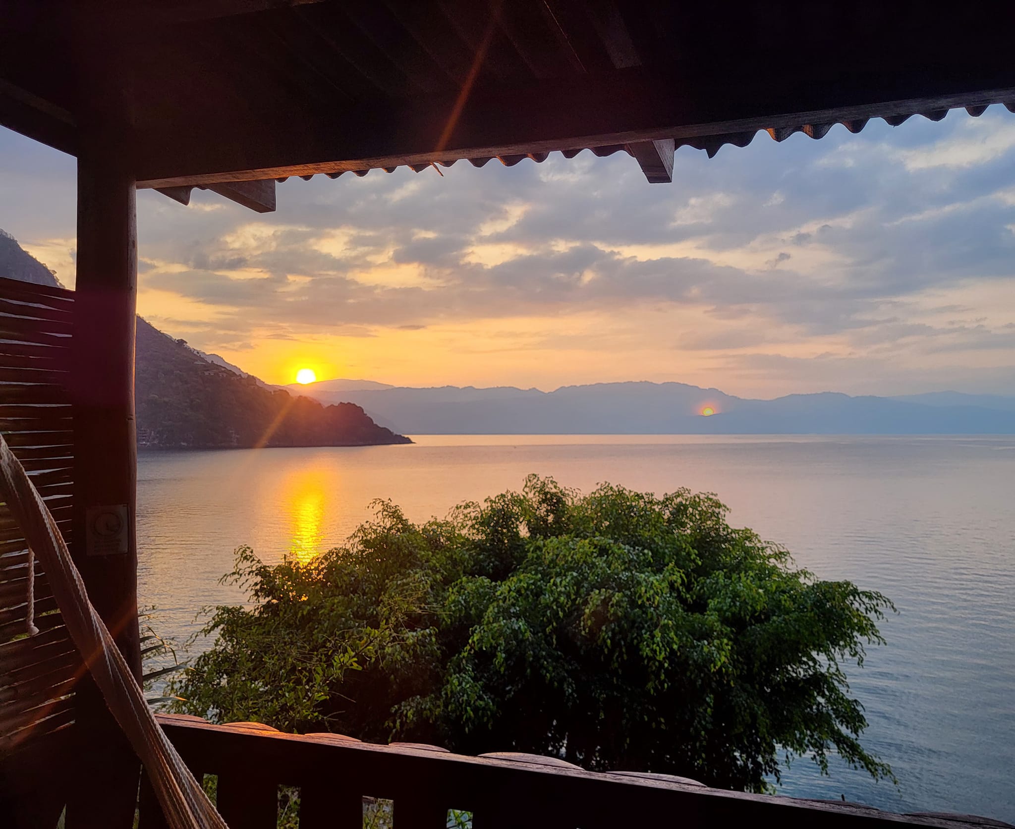 Colibrí Lakeside Cabaña – Maya Moon Lodge